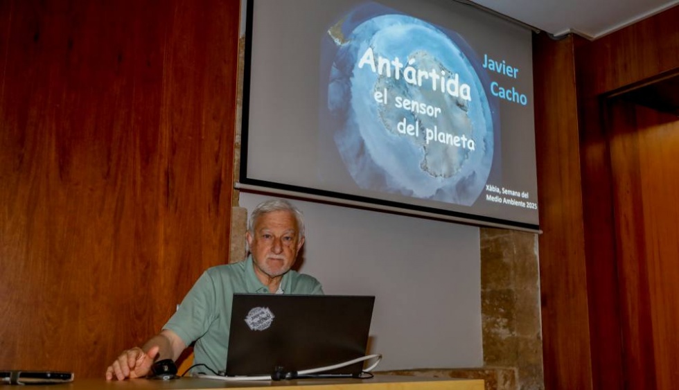 Javier Cacho: “La Antártida es una ventana a la esperanza y un ejemplo de cooperación ...