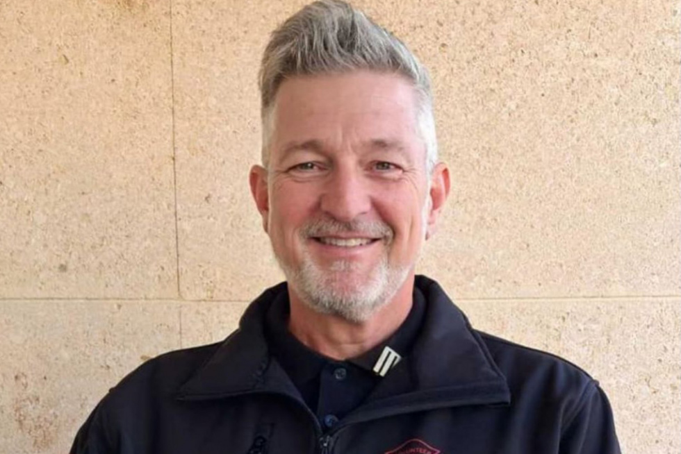 Terry Curran, bombero voluntario de Balcón al Mar, recibe la British ...