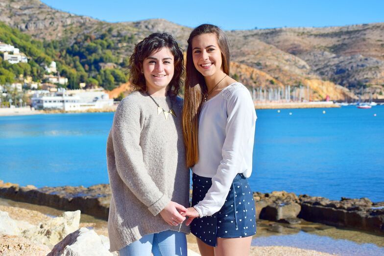 Paula Andrés Lacueva y María Buigues Llidó serán las Abanderadas Mora y ...