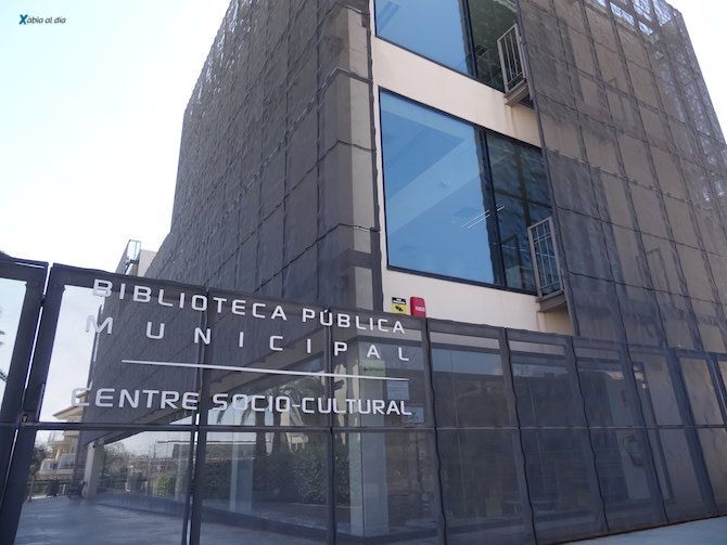 Un vecino de Xàbia dona a la Biblioteca Pública una valiosa edición ...